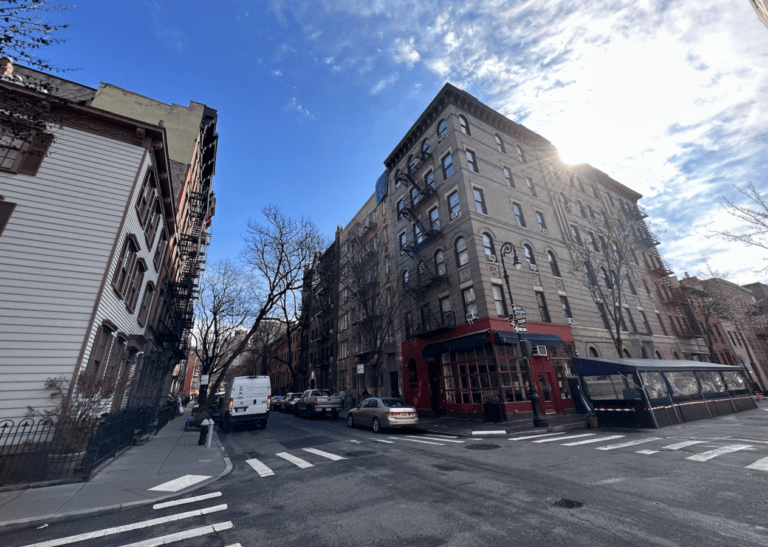 Where to Find the Friends Apartment in NYC... Plus Other Friends ...