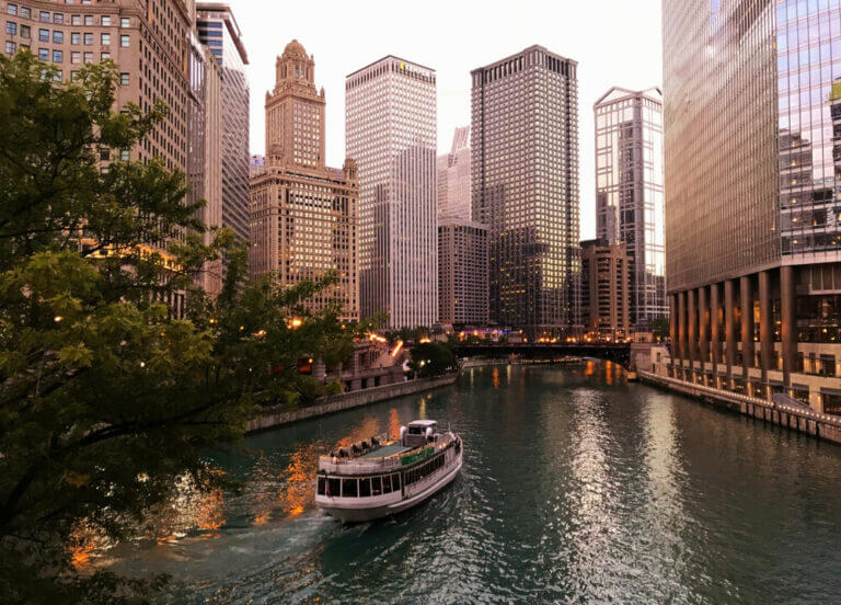 28 Fun Things to Do in Chicago At Night! - the world and then some