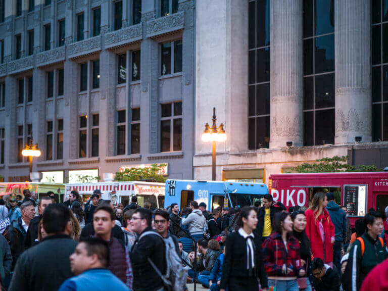 28 Fun Things to Do in Chicago At Night! - the world and then some