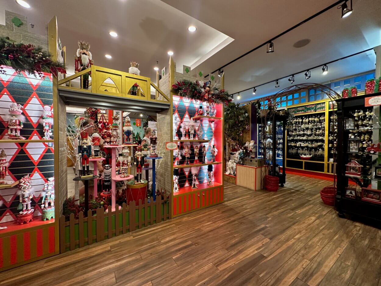 Take a look around 'Christmas in New York' the all-year-round Christmas ...