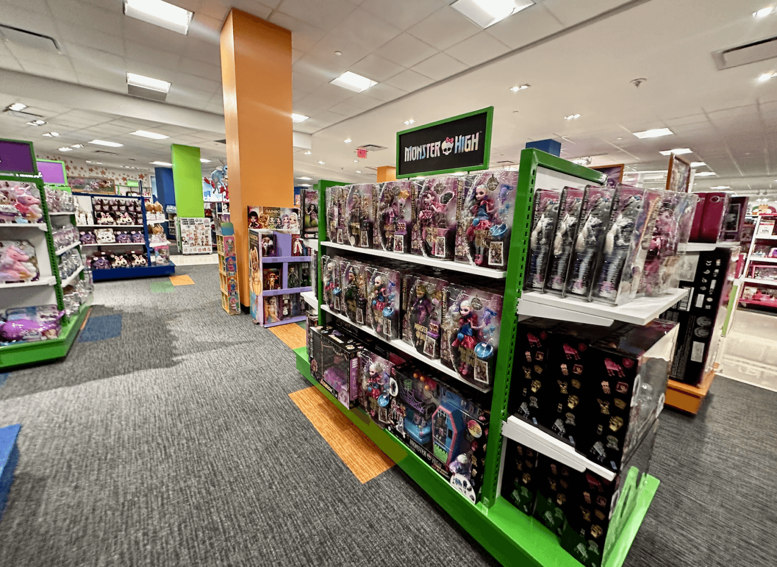 Toys 'R' Us at Macy's in NYC: Is it worth visiting, or has it lost the ...